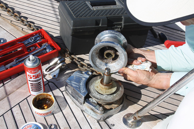 2.-Anchor-Windlass-2-servicing
